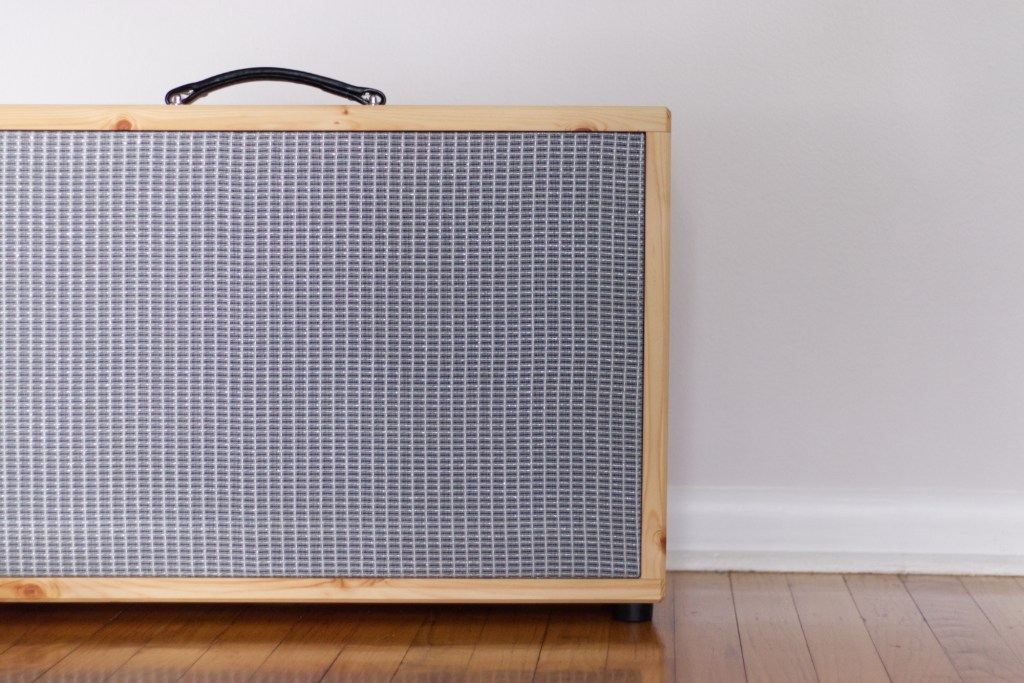 Guitar Amplifier Speaker Cabinet – Luke Merwin Music